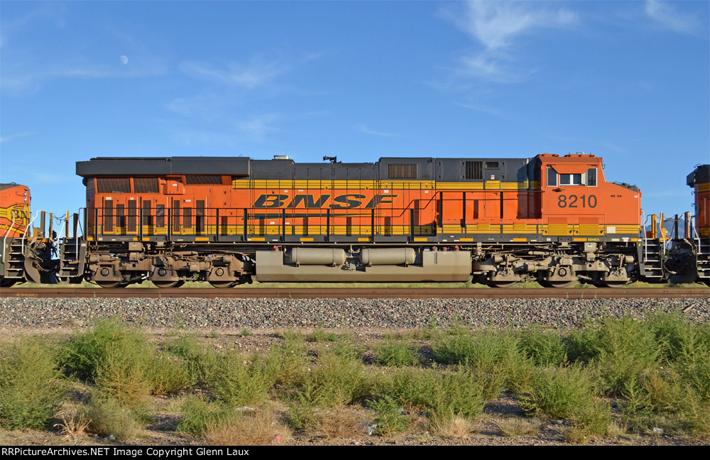 BNSF 8210